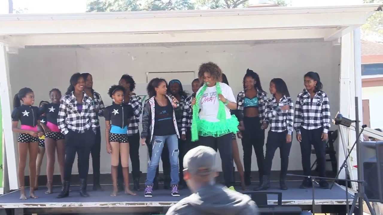 ROYCE REED GIVES GLOZELL GREEN A DANCE LESSON LIVE ON TYRONE TV - YouTube