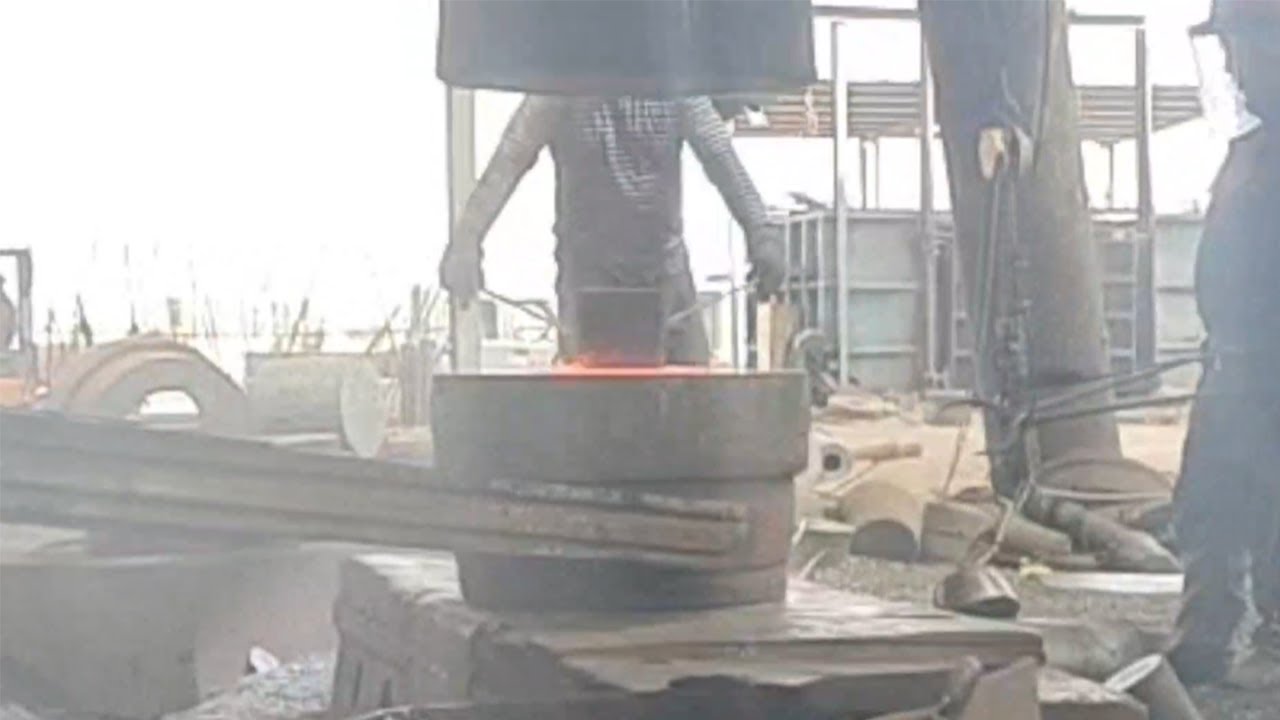 Forged oversized screw | Amazing heavy duty forge video | Dangerous ...