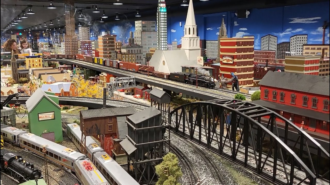 Smoking MTH NKP 765 pulling freight at Corner Field Model Railroad ...