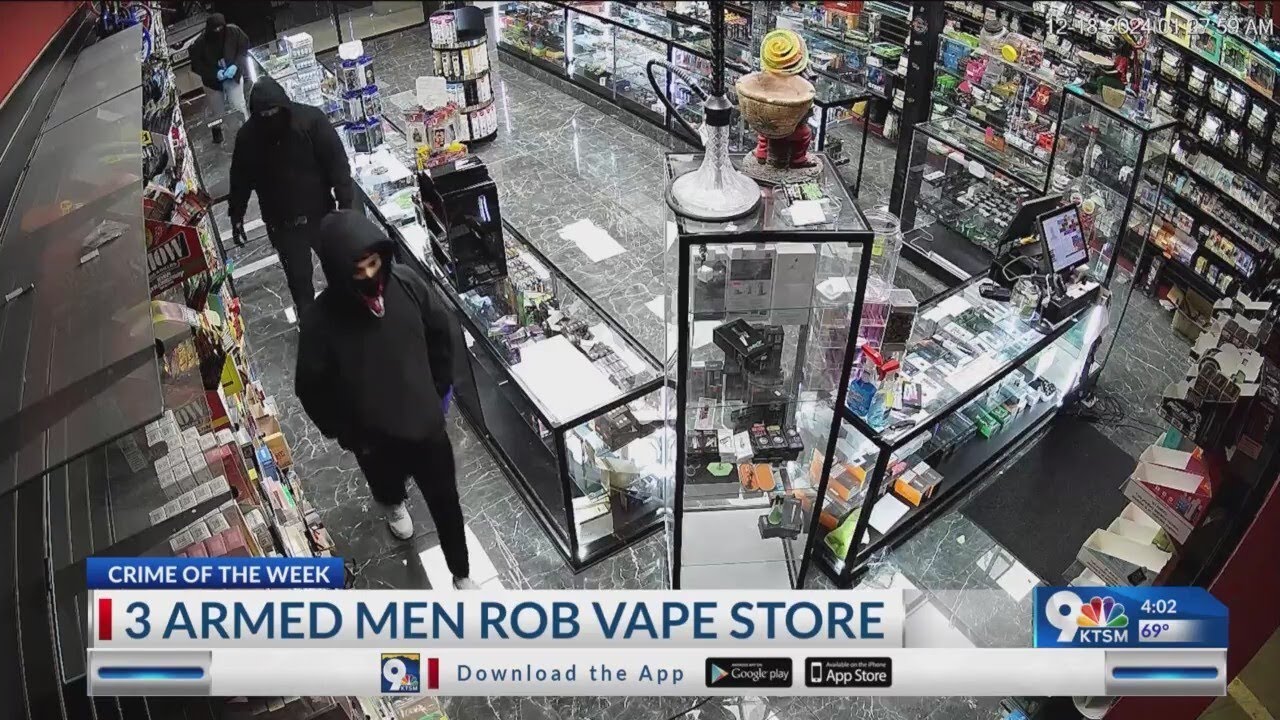 3 armed men rob vape store in Northeast El Paso - YouTube