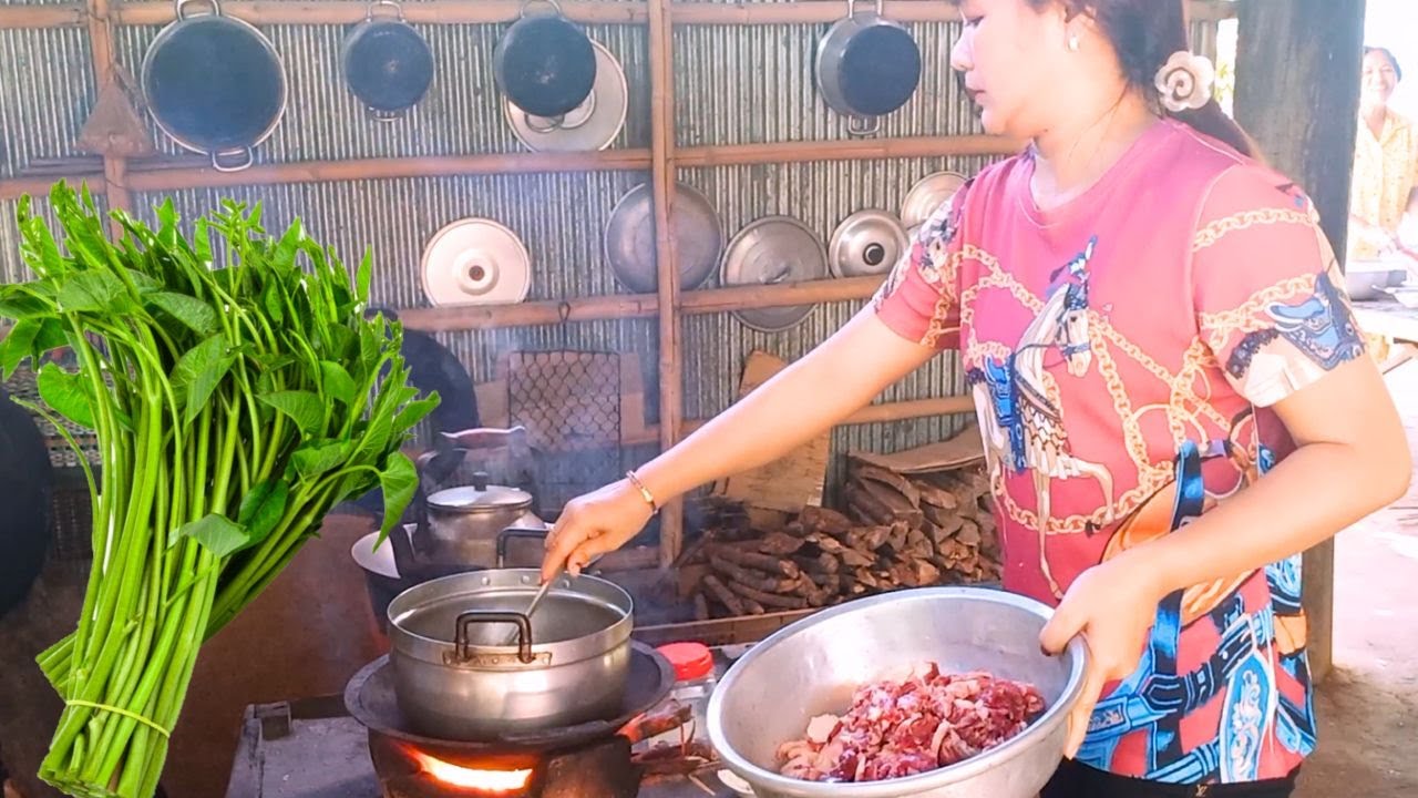 My Traditional Recipe || Cambodian Lemongrass Sour Soup With Beef || SO ...