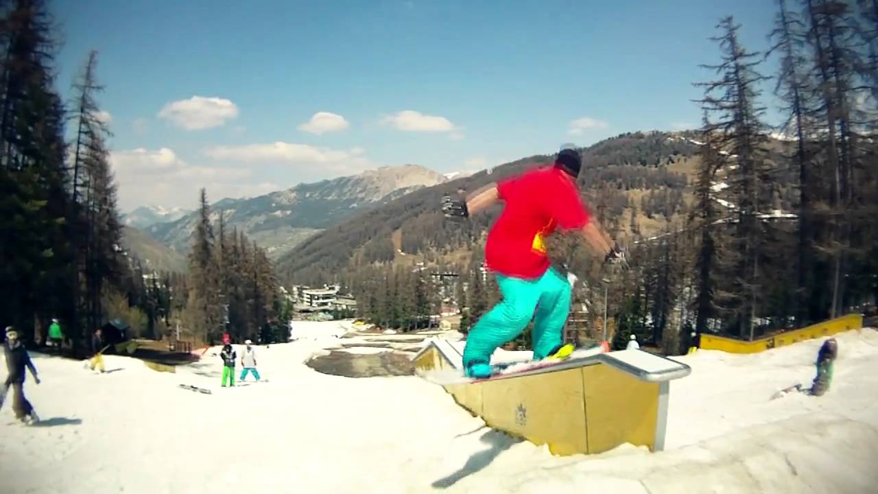 Spring snowboarding in VARS - YouTube