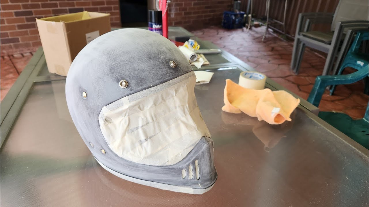 How to paint a #motorcycle helmet - YouTube