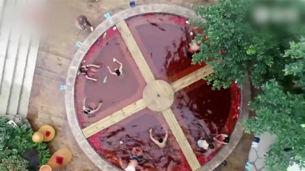 Fantastic 'hot pot' spring pool opens in SW China - YouTube