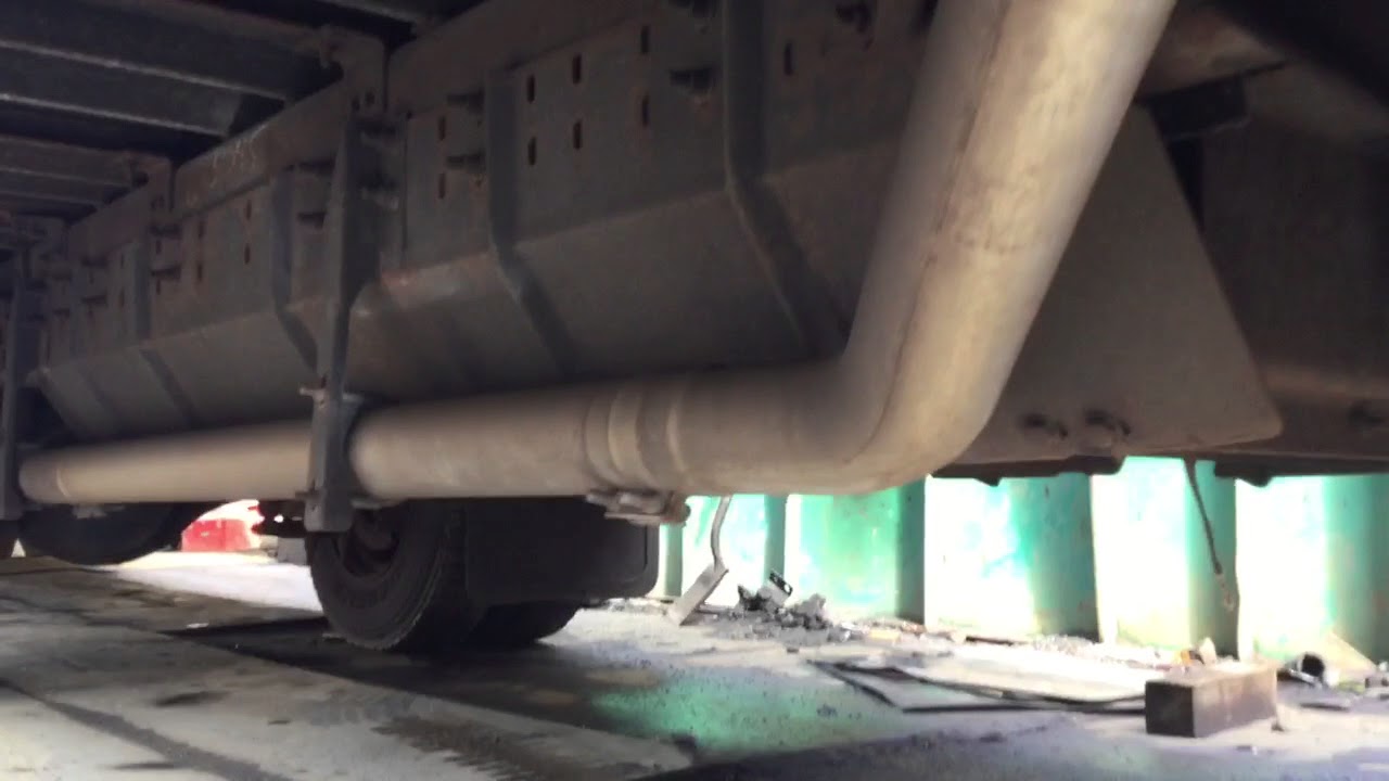 2006 Blue Bird BB (BUS) Conventional with a Caterpillar C7 Motor - YouTube