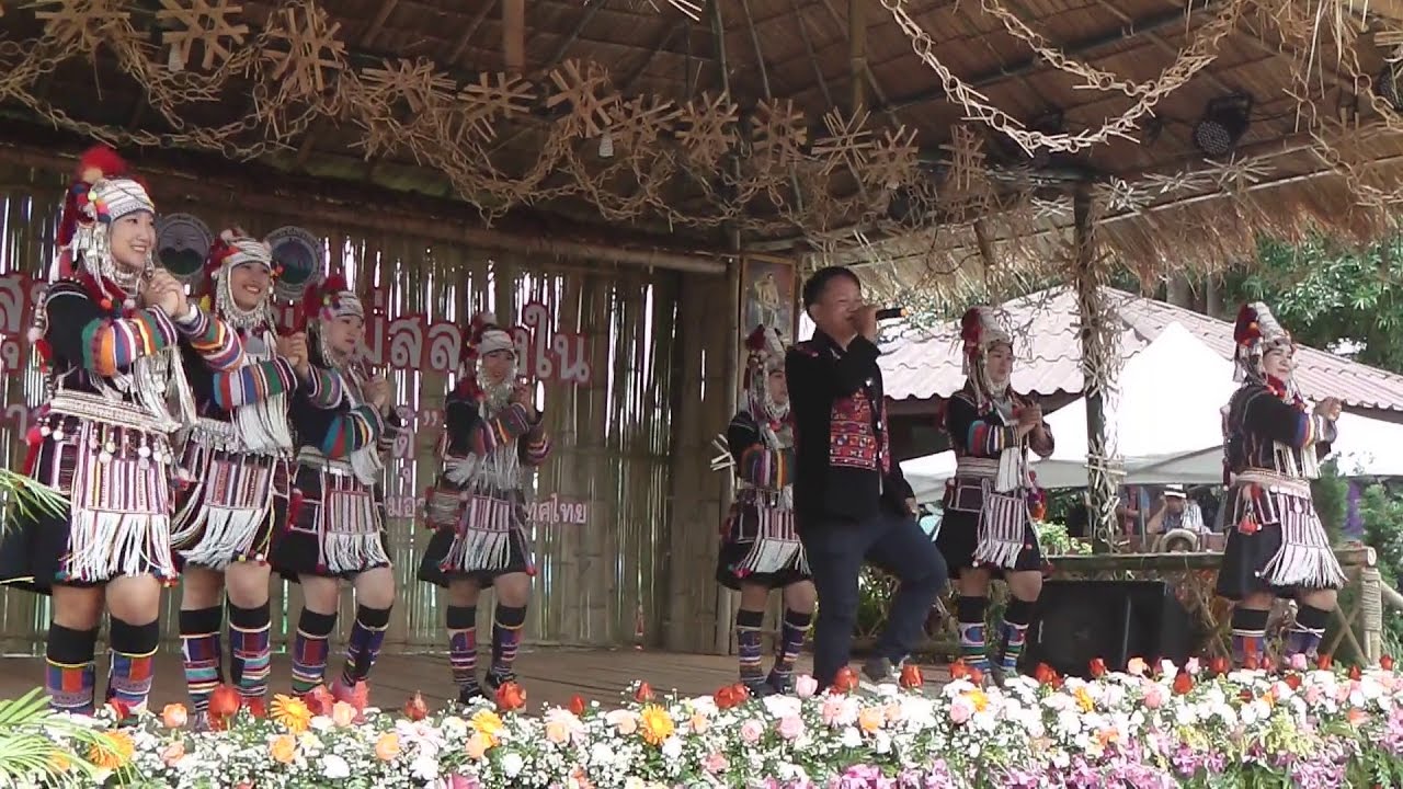 Singing Akha singer(from Akha Swing Festival 2016) - YouTube