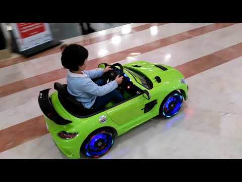 Первый раз Miss Derya катается на машинке. Просто села и поехала. 🚗😎
