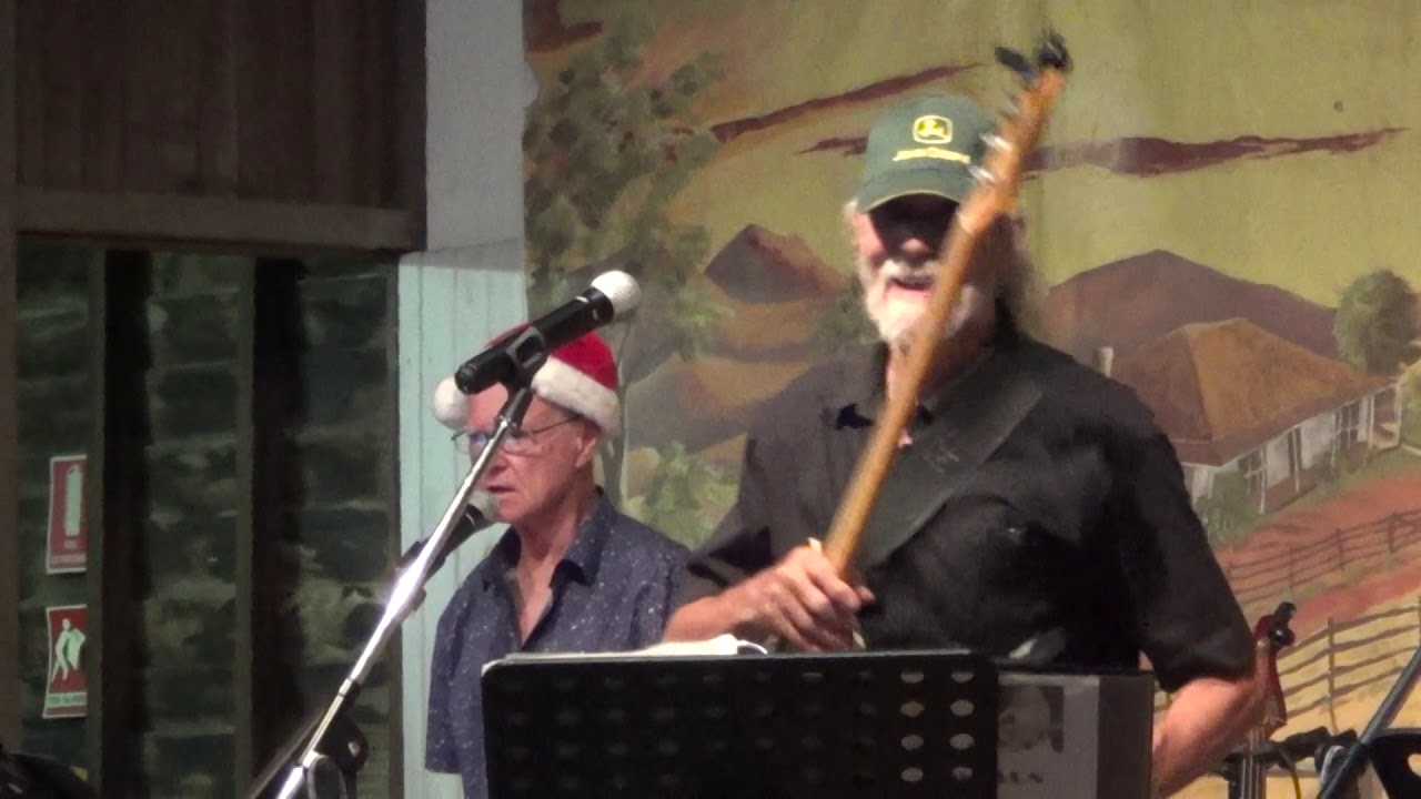JB "Leroy the redneck reindeer" - YouTube