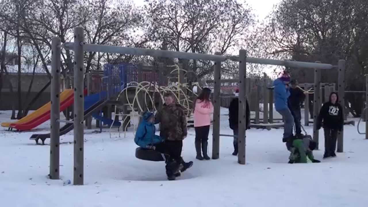 École Meridian Heights School New Playground - YouTube