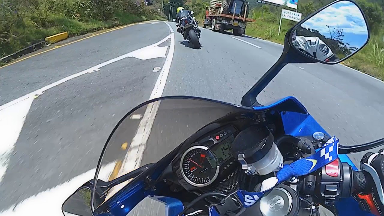 gsxr 600 vs r6 - YouTube