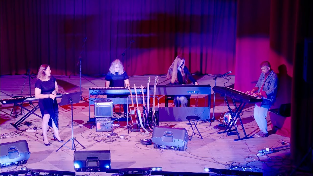 SMRiF - „They Don’t Care About Us” - YouTube