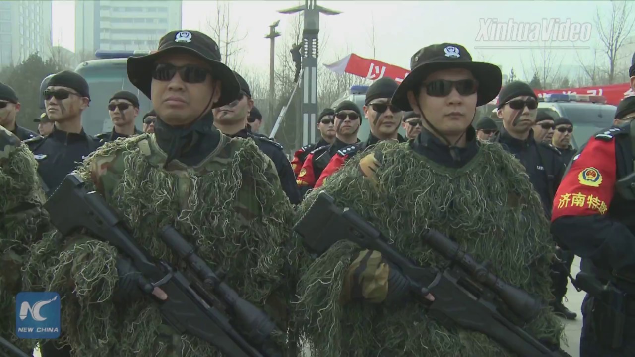 Watch how Chinese SWAT police are trained - YouTube