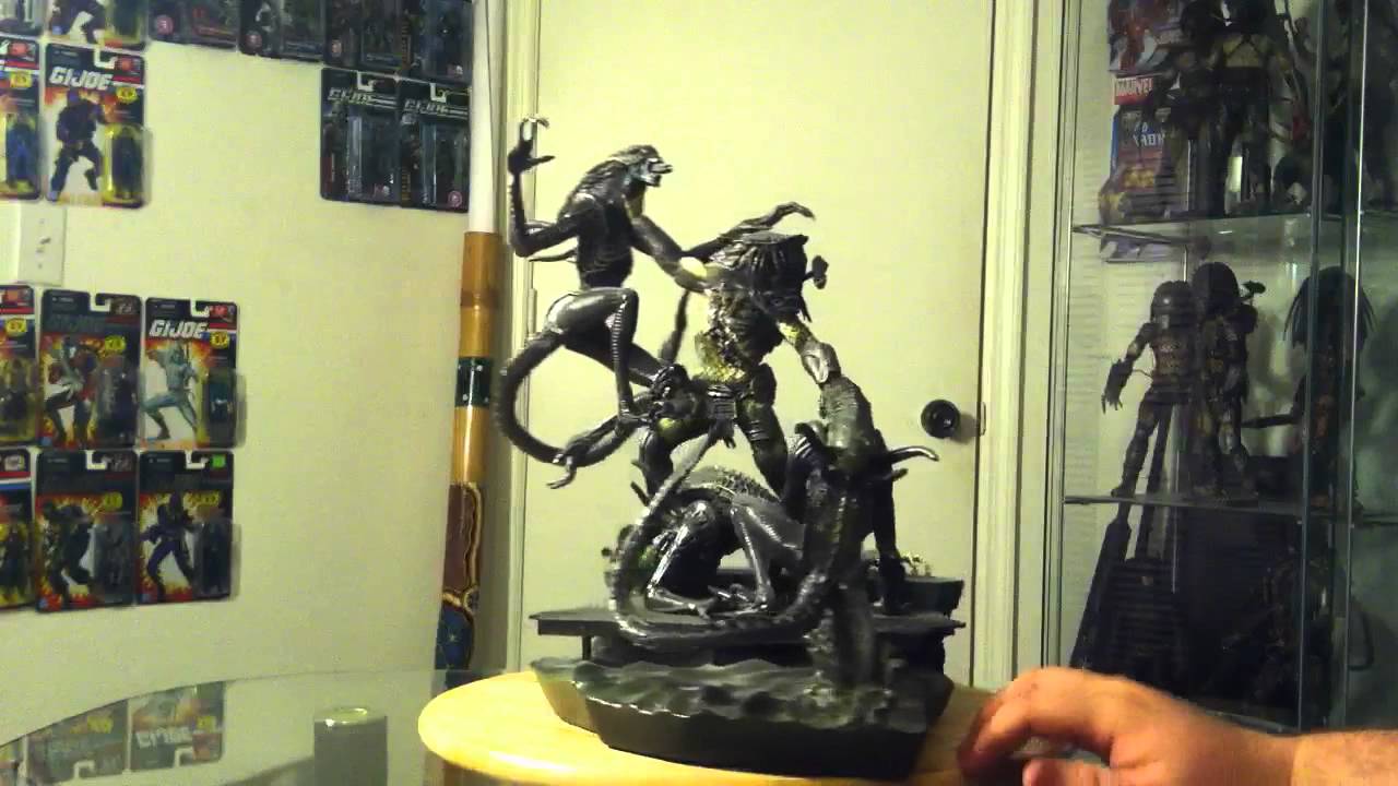 Birthday countdown review #3 sideshow alien vs predator req - YouTube