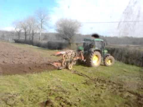 Marshall 802 grubbing,john deere 6400 ploughing - YouTube