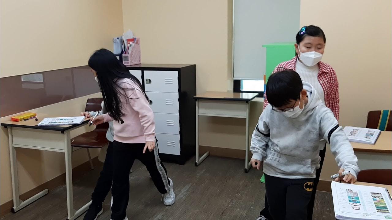 classroom game/spelling relay - YouTube