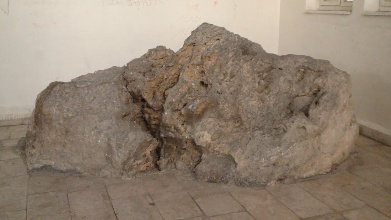 Moses's Well (Ain Musa) at Wadi Musa - YouTube