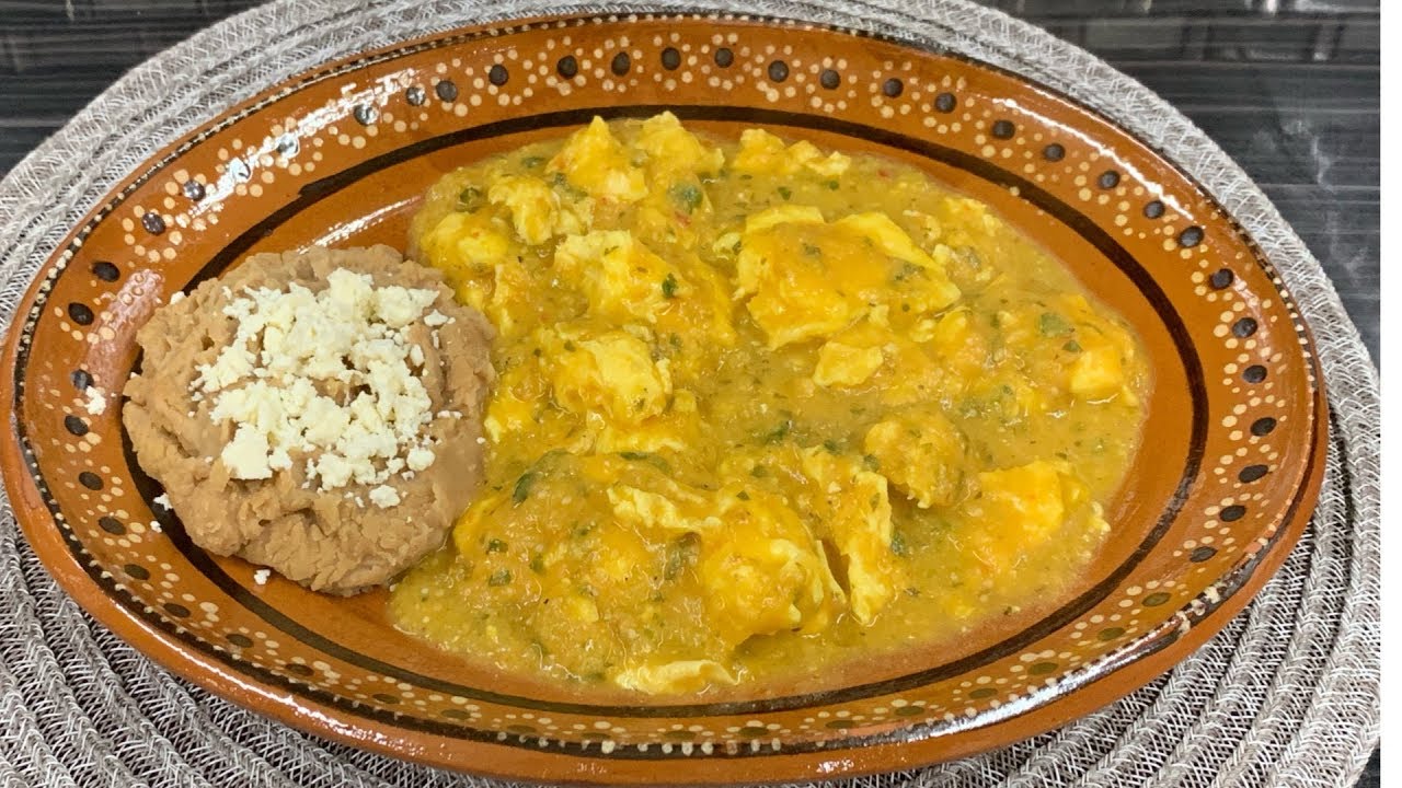 Huevos al Albañil En Salsa Verde - YouTube