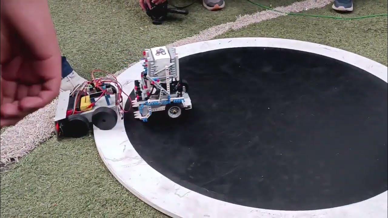 Arduino Combate de ROBOT SUMO - Zona Robots - YouTube