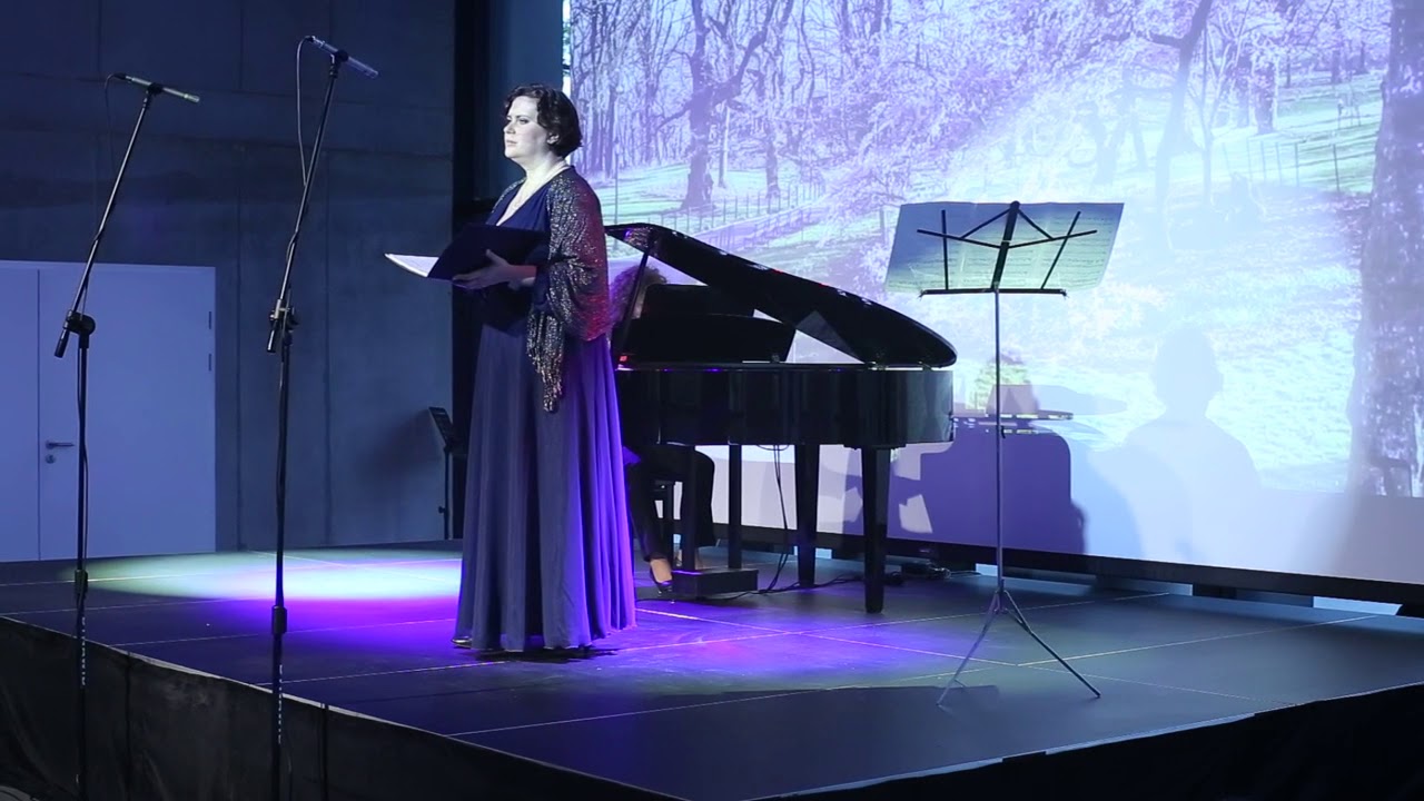 Olga Maroszek - Moonriver (H. Mancini) - YouTube