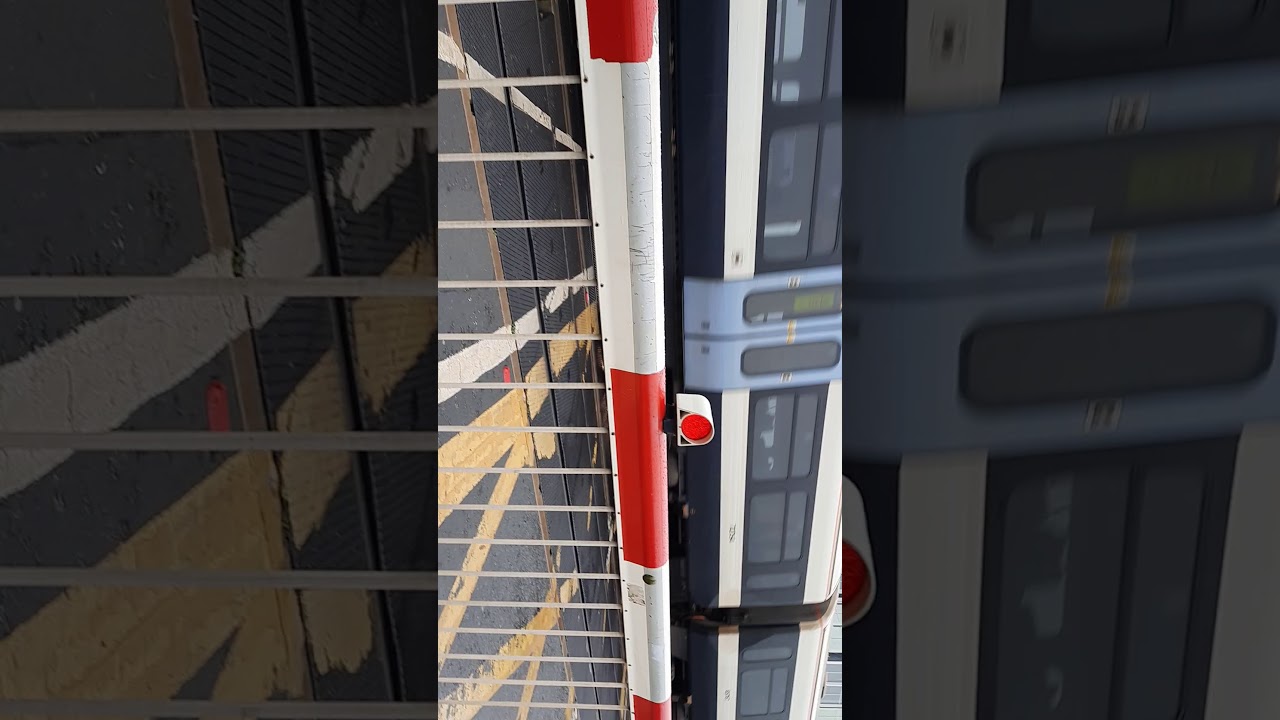2 trains pass Gillingham Level Crossing - YouTube