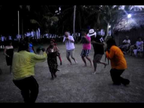Tourists participating in typical Kuna dance in Narasgandup Bipi island ...