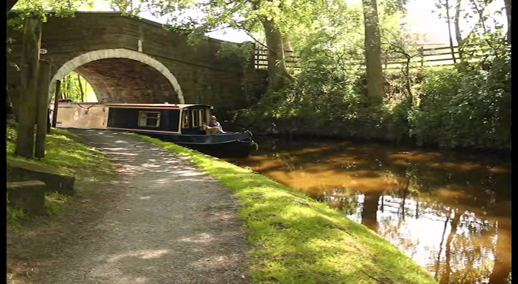 Hapton Valley Boats - Canal boat hire on the Leeds-Liverpool canal ...