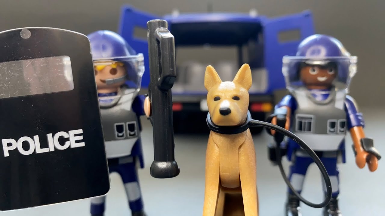 SWAT - RIOT POLICE CLASH WITH PROTESTERS IN LEGO CITY ( Cinematic Stop ...