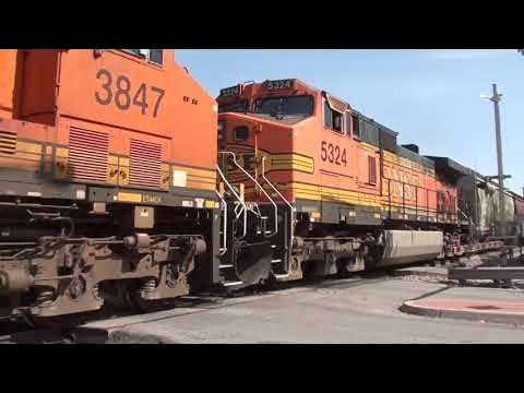 BNSF #8043 Leads EB Grain Train. Olathe, KS 5/27/23 - YouTube