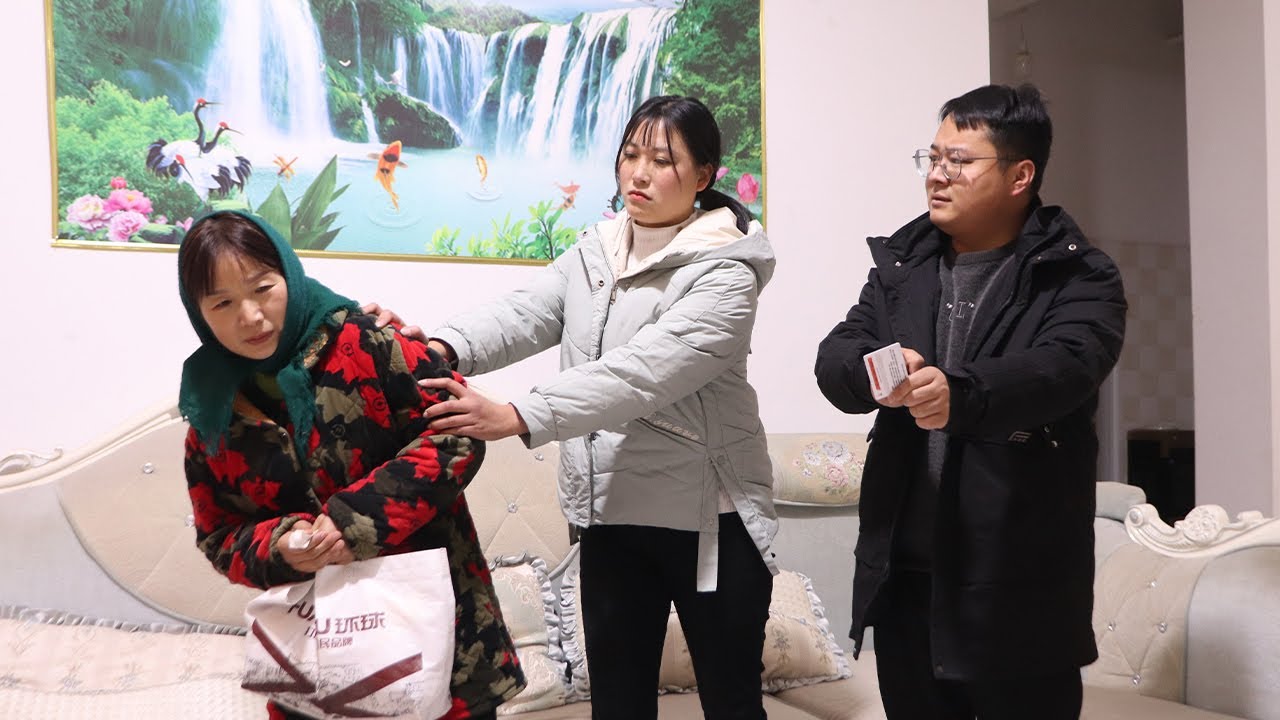 农村母亲给儿子送拆迁款,却被儿媳狠心赶出家门,结局令人心酸【小白导演】 Youtube
