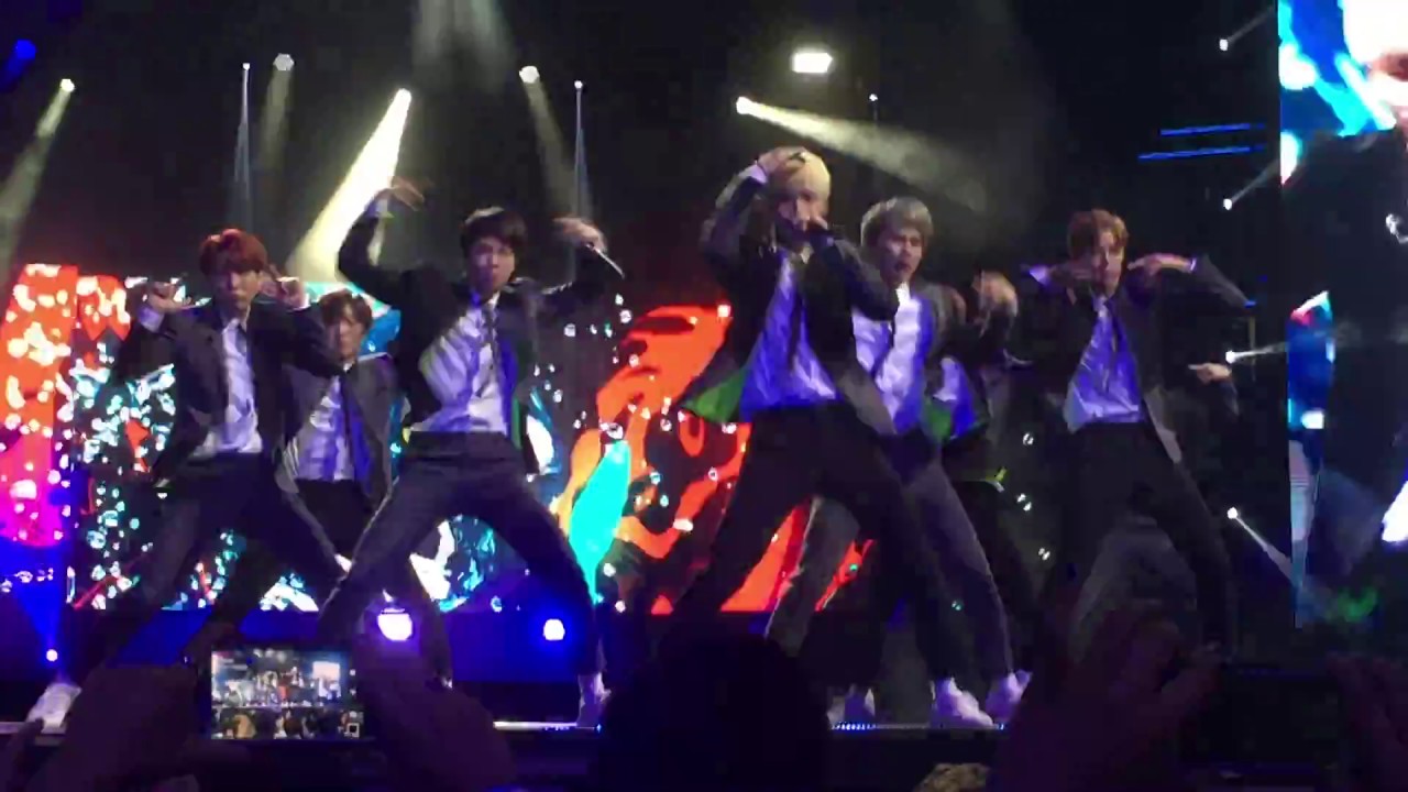 170623 FanCam SF9 Kcon NY 2017 (ROAR) - YouTube