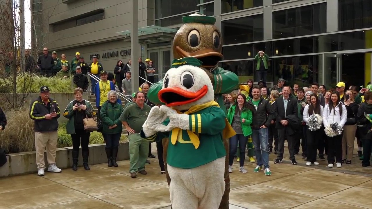 2016 - The new University of Oregon Duck Statue - YouTube