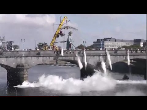 Royal De Luxe Limerick 2014 Day 3 Sarsfield Bridge Finale - YouTube