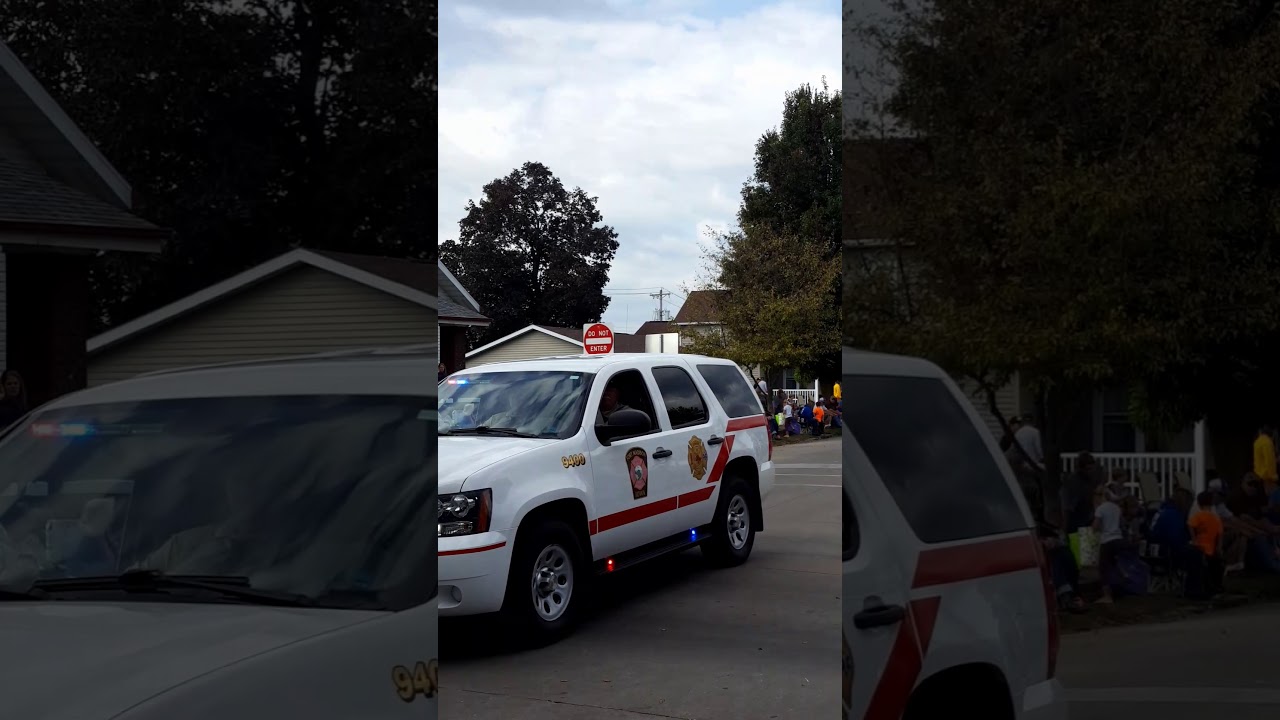 Some of Fort madison iowa tri states rodeo parade - YouTube