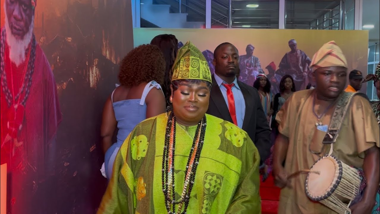 GRAND ARRIVAL OF KEMITY AT HER NEW MOVIE PREMIERE “AROGUNMATIDI” - YouTube