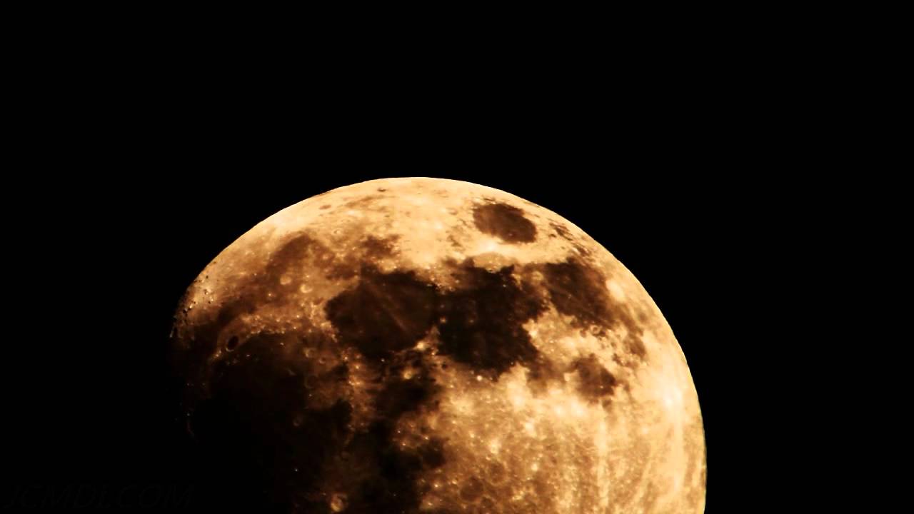 Canon 5D MkII 2600mm nearly full moon partially rising (high-contrast ...