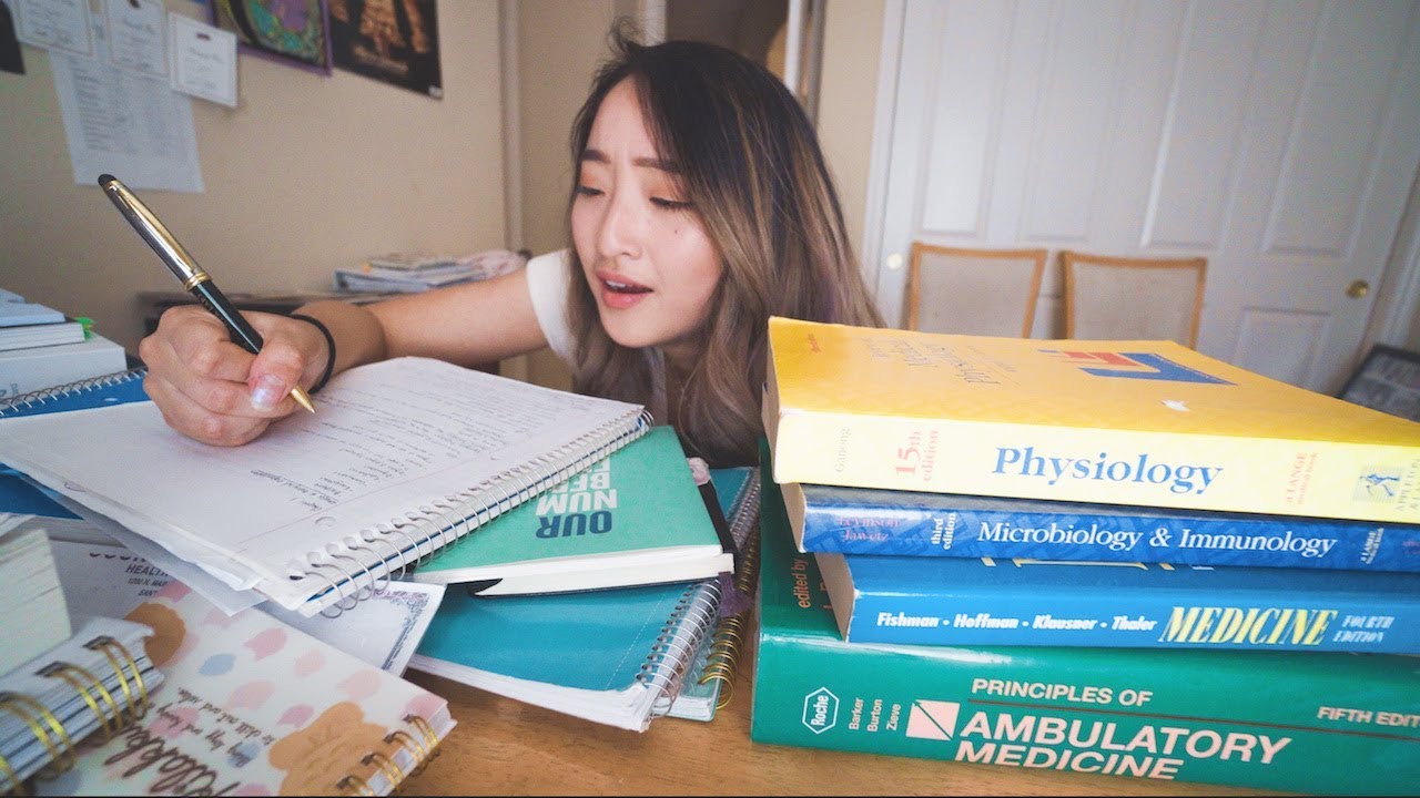 How to Prepare for Your First Semester of College - YouTube
