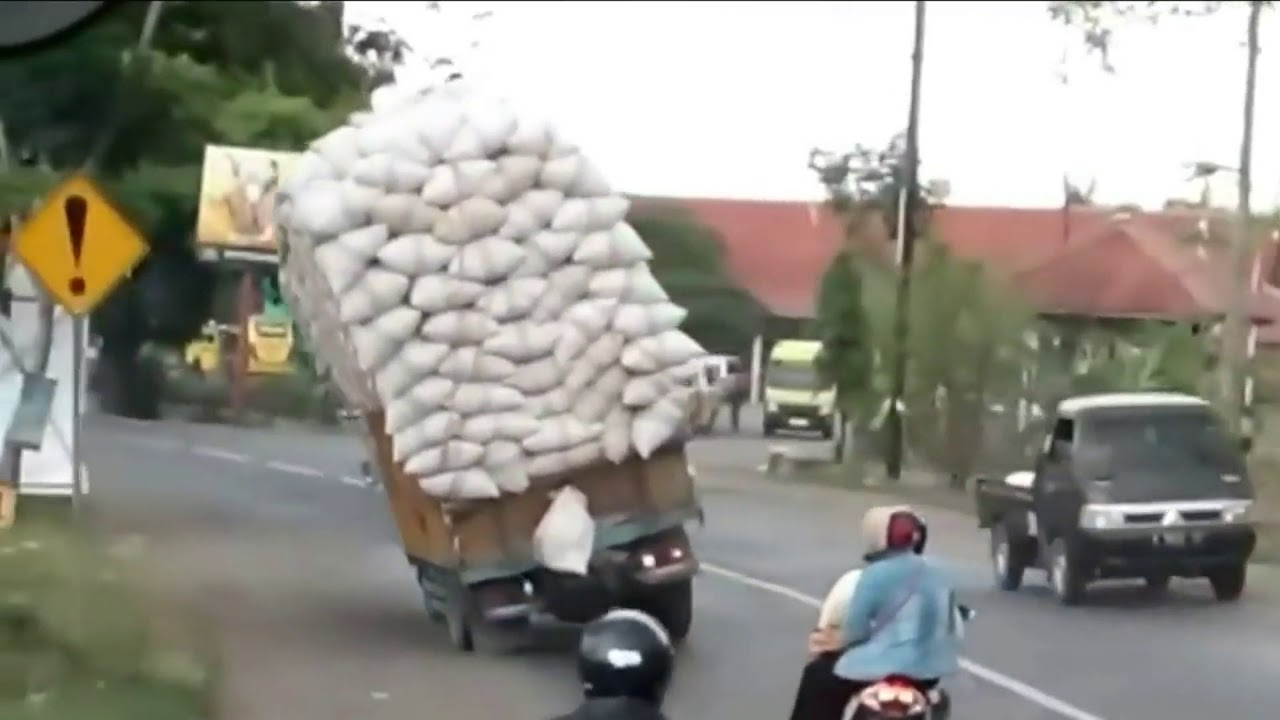 compilation!!! supir truk dengan skill dewa - YouTube