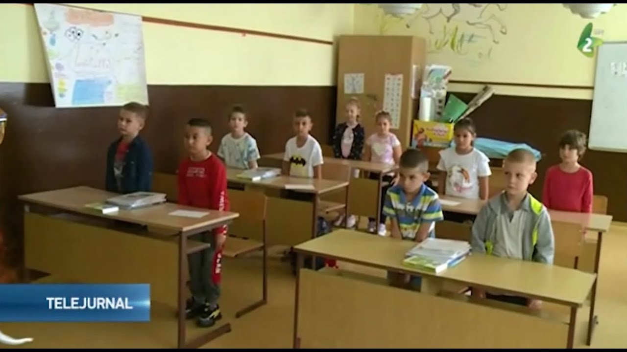 Emoții mari pentru copii şi părinți în prima zi de şcoală - Uzdin - YouTube