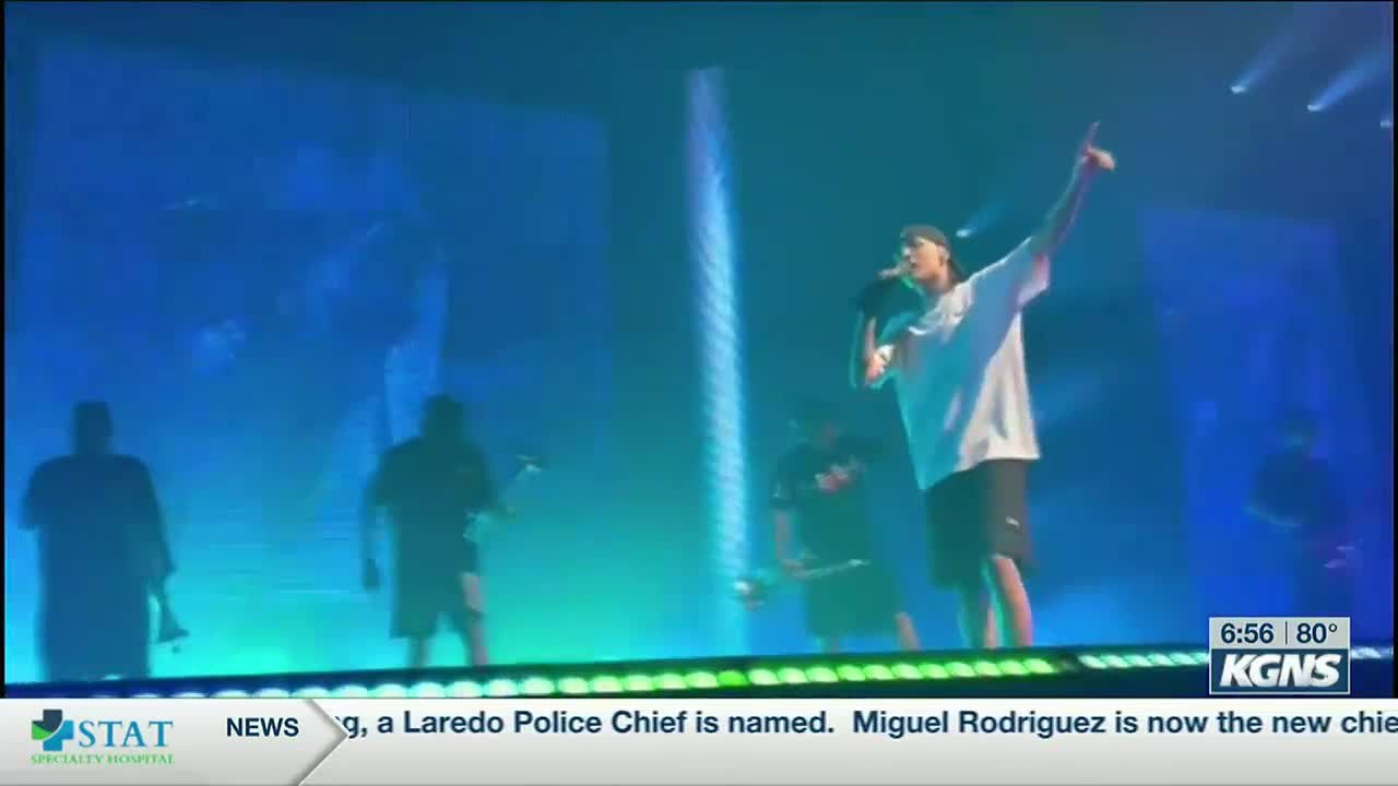 Peso Pluma performs in front of sold out crowd in Laredo, Texas - YouTube