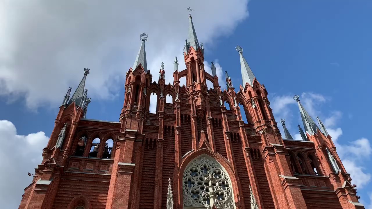Angelus Bells of Moscow’s Catholic Cathedral - YouTube