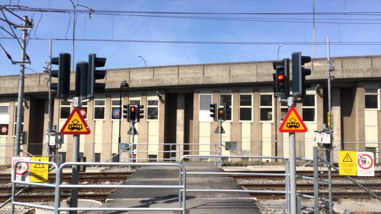Spårvägskorsning Hagalund / Swedish light rail level crossing - YouTube