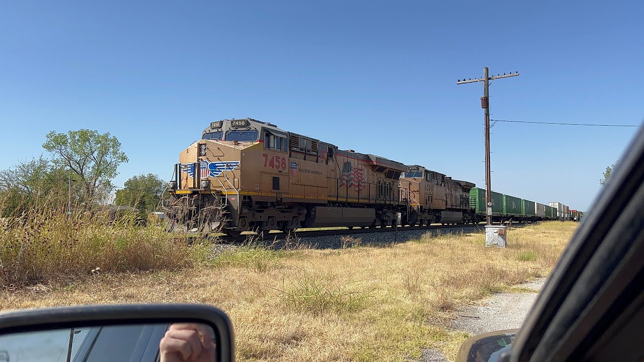 UP #8031 leads ZMQLA thru Millsap, Tx - YouTube