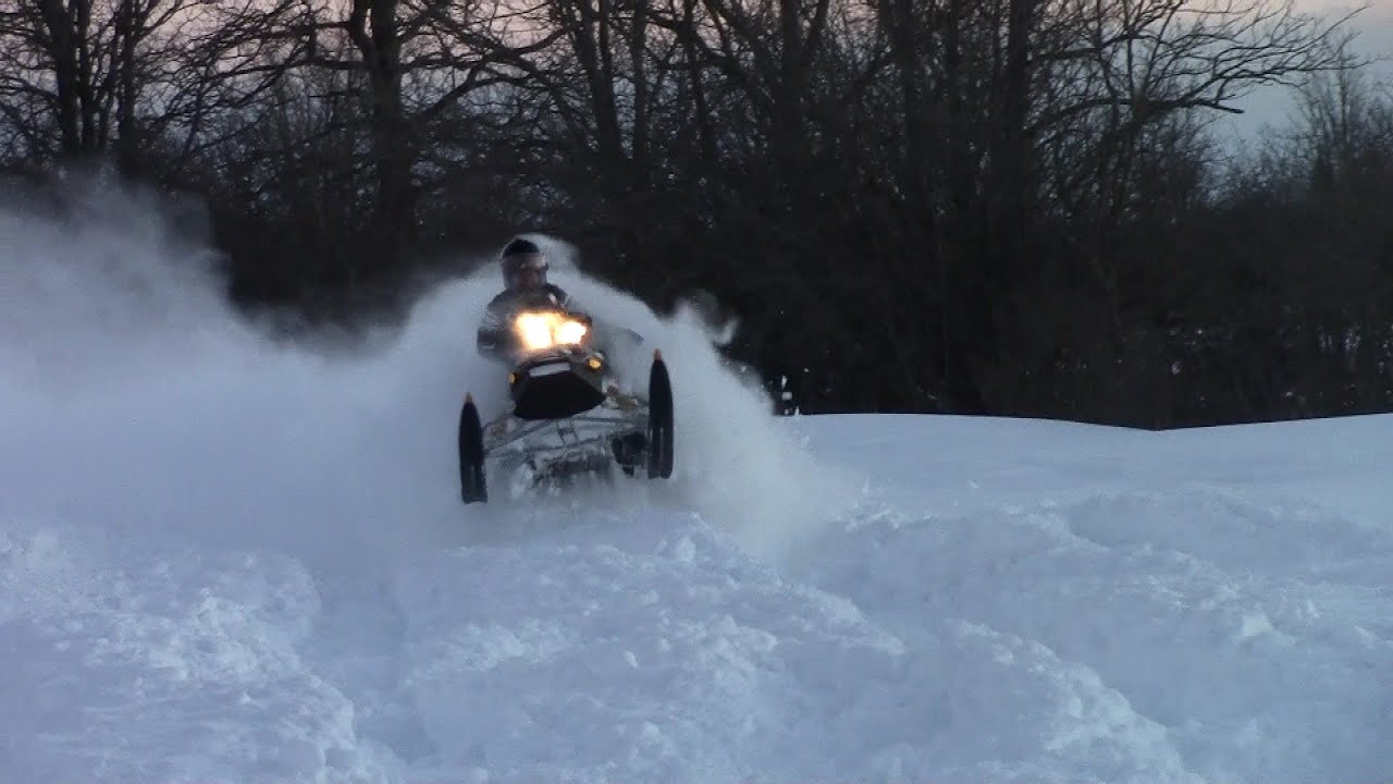 Snowmobile Drift Banging Ontario - YouTube