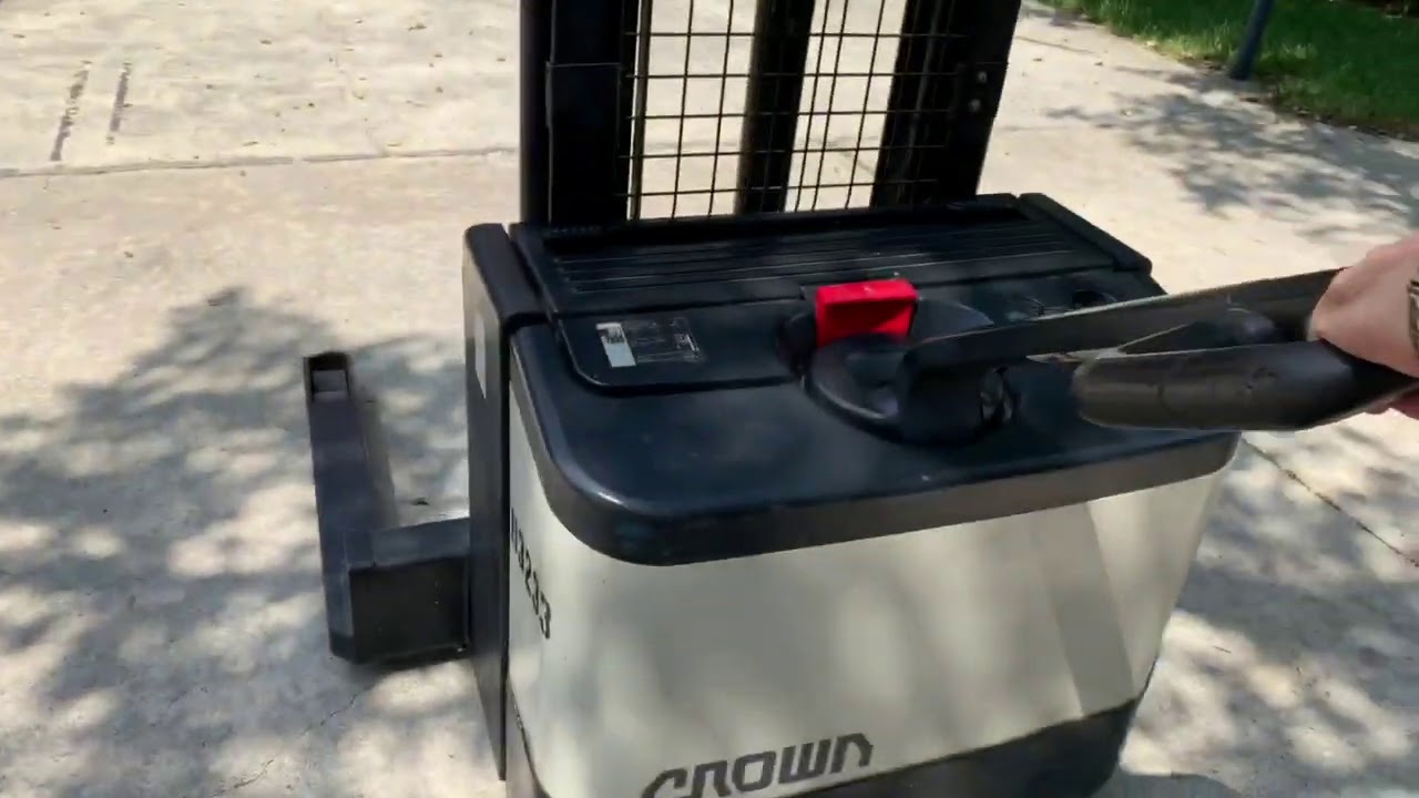 Crown WS2000-30 Walk Behind Forklift Pallet Jack - YouTube