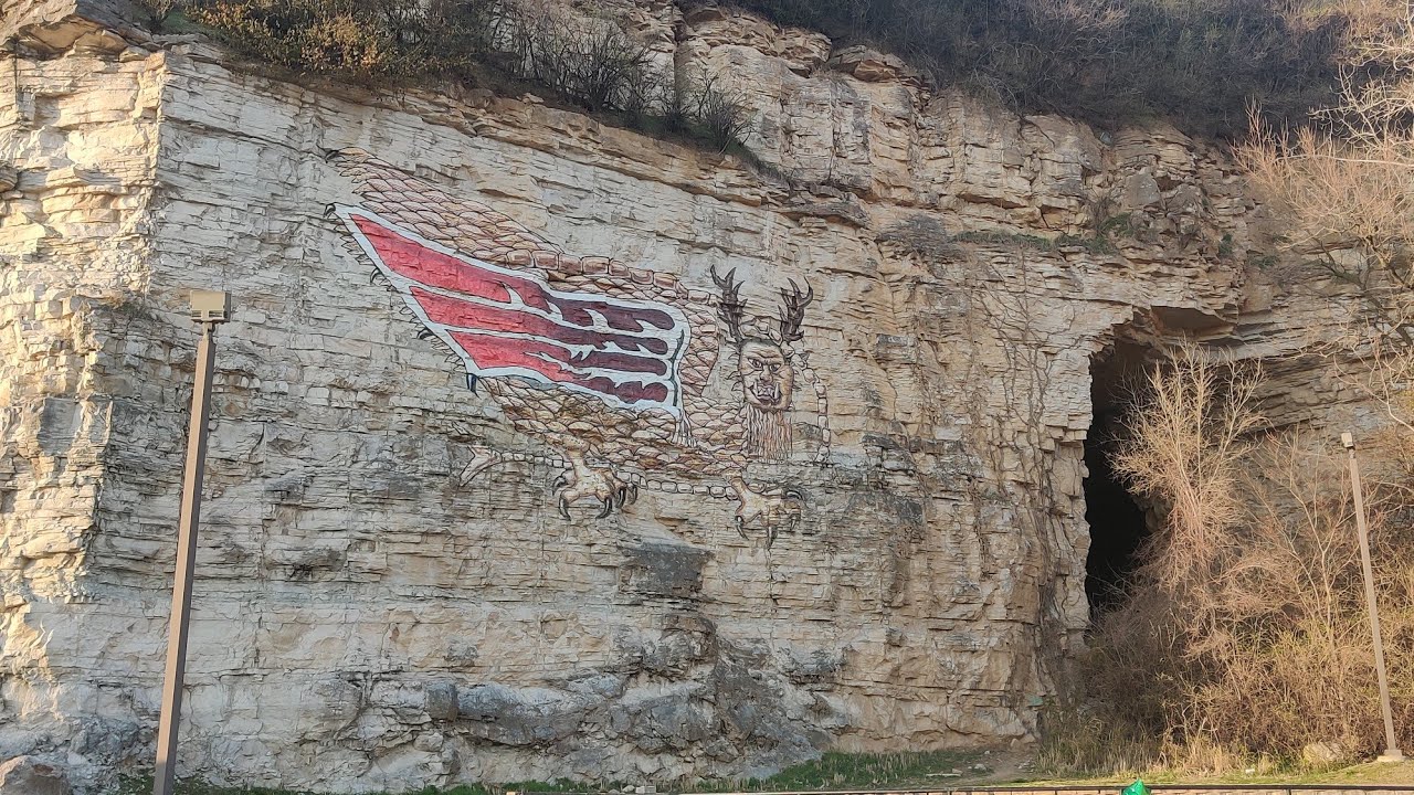 Piasa Caves Alton IL - YouTube