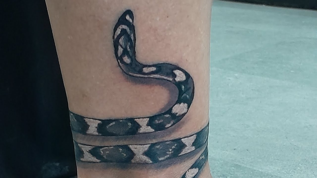 Ular melingkar dikaki | Snack Tattoo | Bali Tattoo Indonesia - YouTube