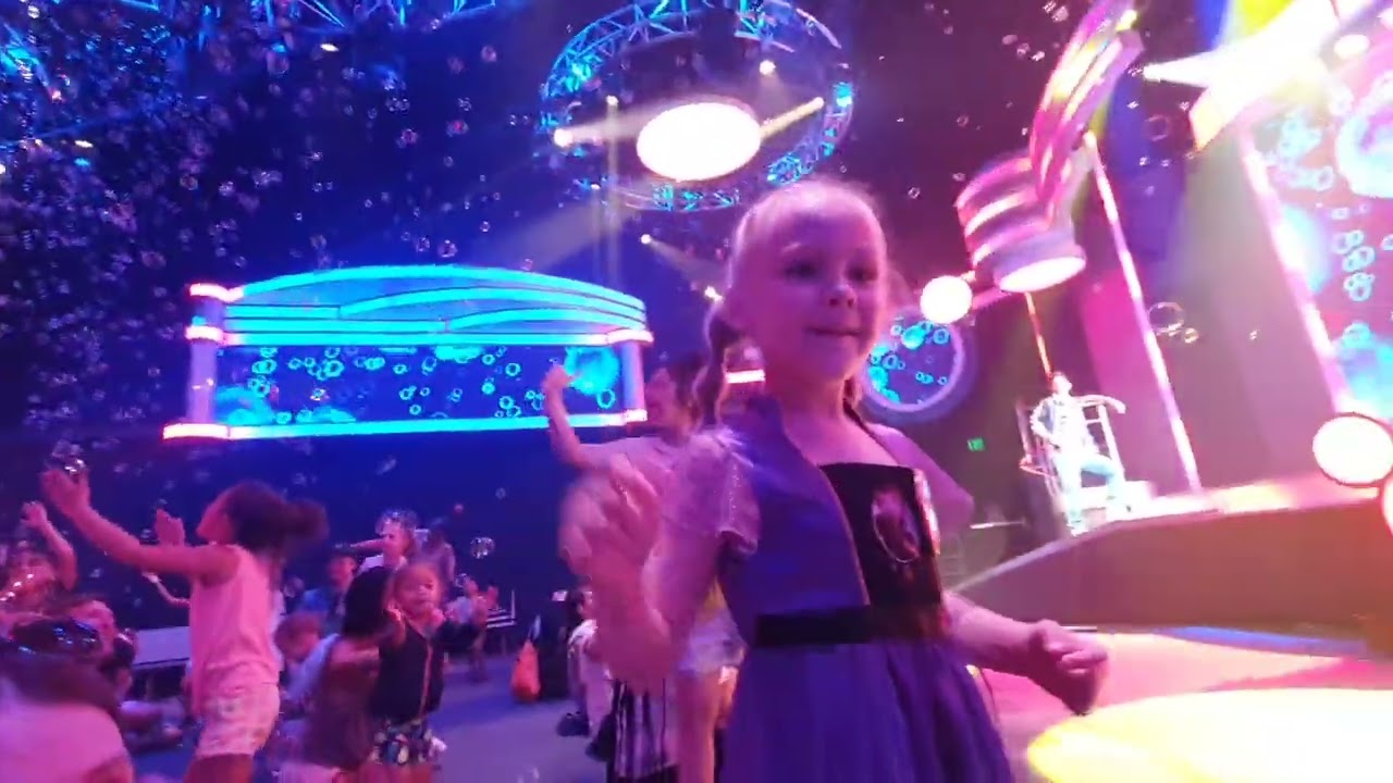 Disney Junior Dance Party Vampirina - YouTube