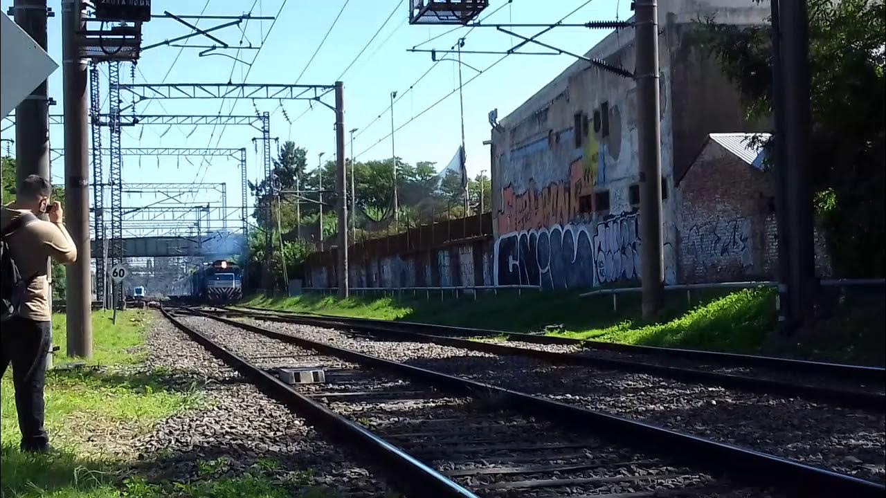 Línea Roca - EMD GM GT22 A914 con el Tren Sanitario por Adrogué!! - YouTube