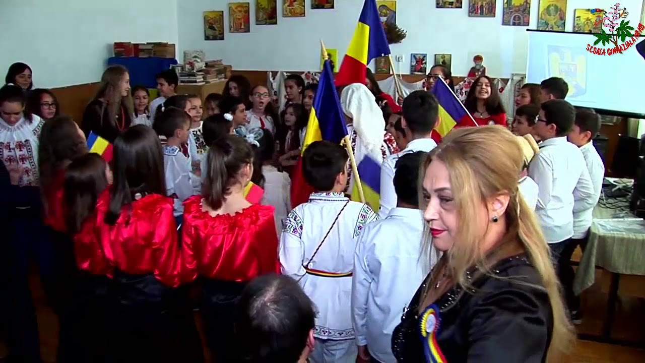 Grupul "Flori de dor" (Scoala Gimnaziala 103)- Noi suntem Romani (cover ...