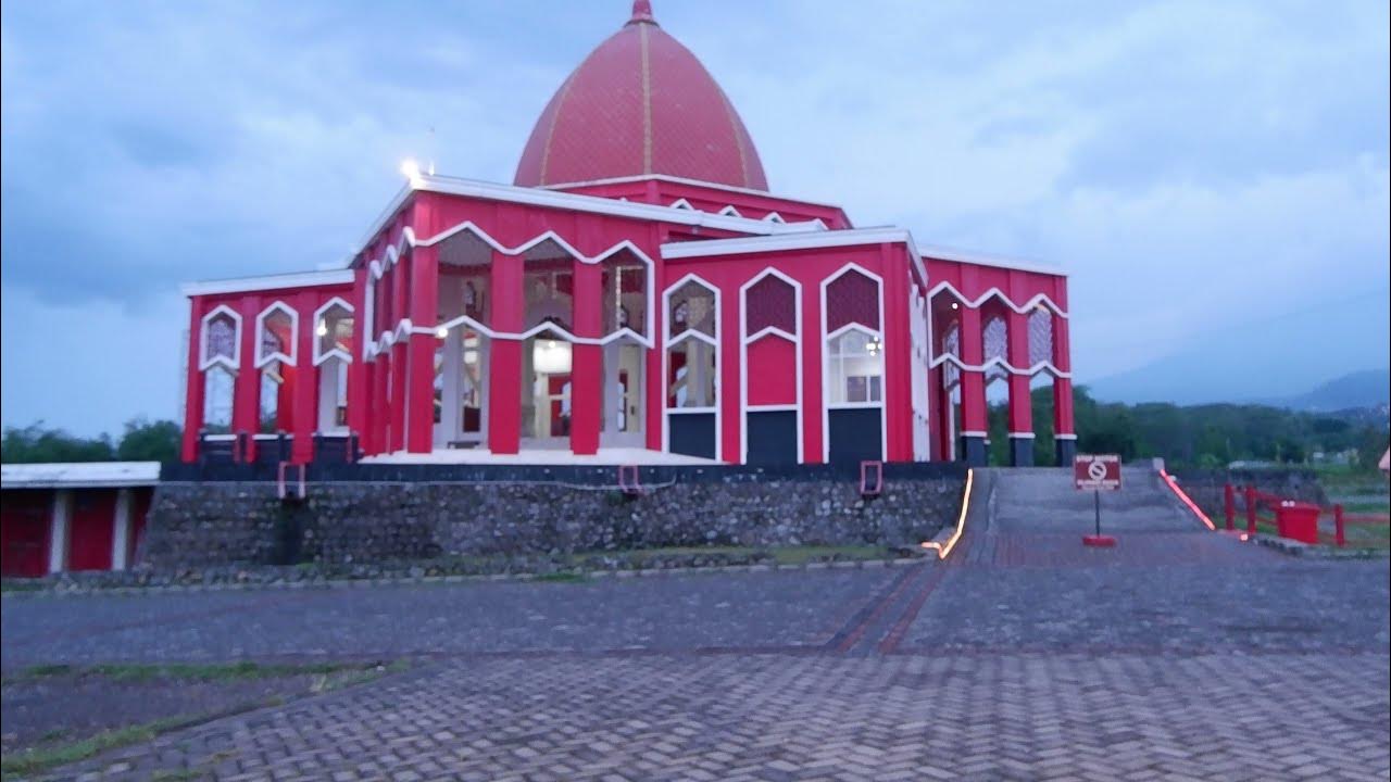 MASJID MERAH TAMAN DAYU PANDAAN (Warung Sumringah) - YouTube